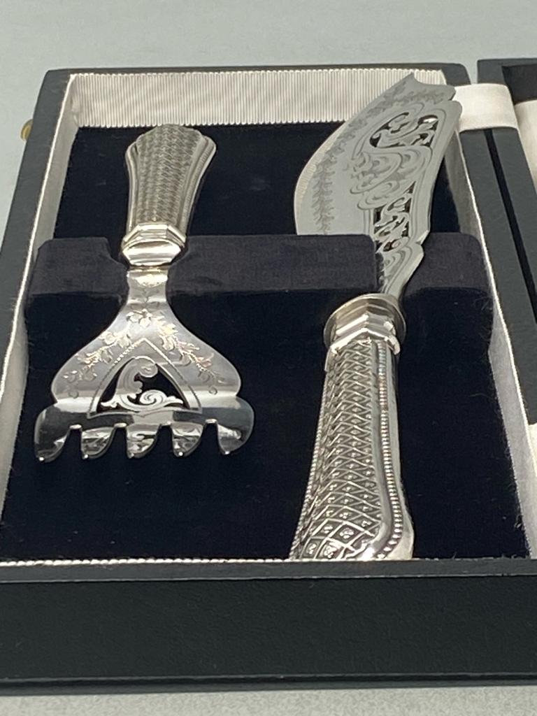 Pair of Antique Silver Plated Fish Servers – Ellis Richards Silverware